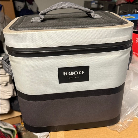 Igloo | Bags | Igloo Reactor 8 Cooler | Poshmark